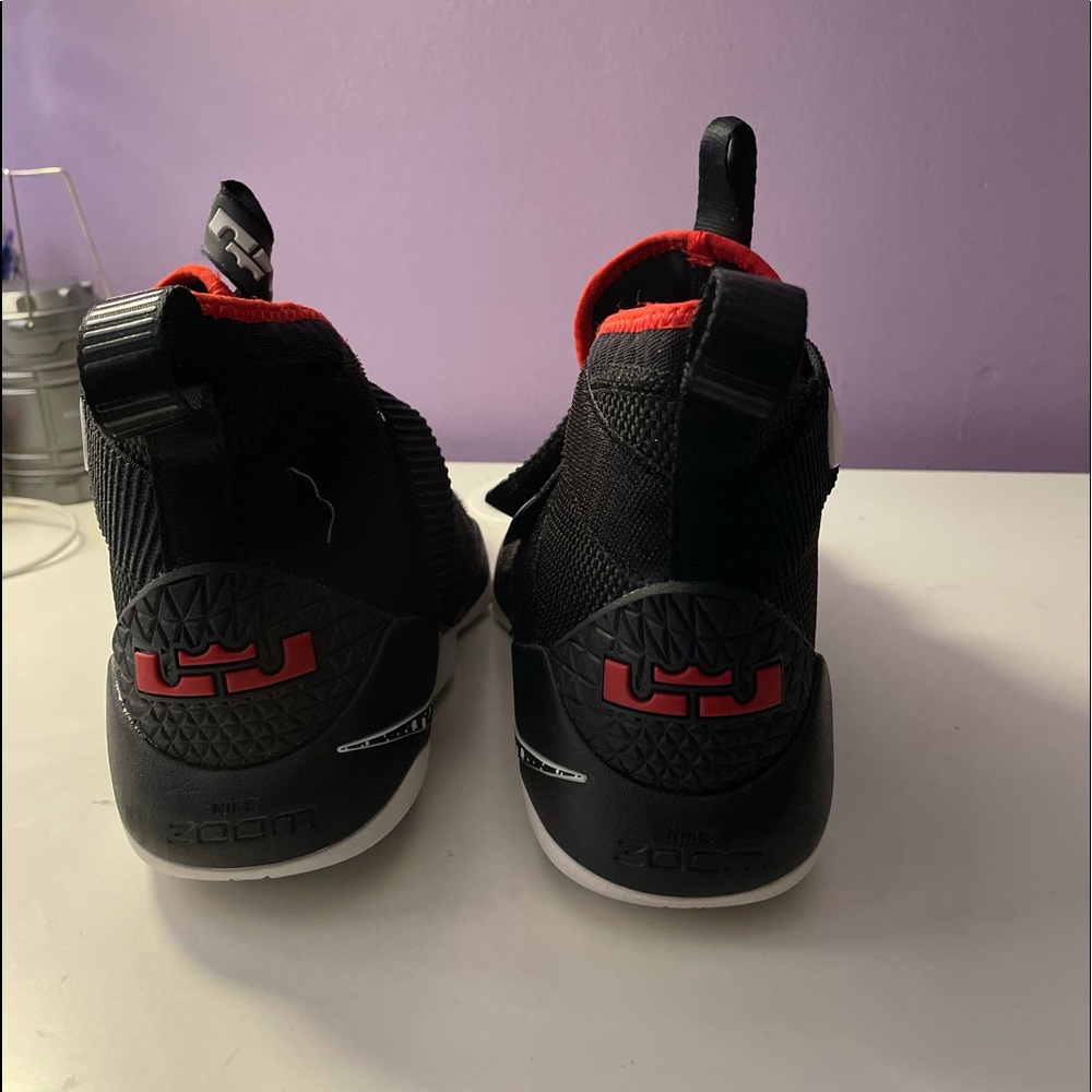 Mens Lebron Bred 11’s - Gem